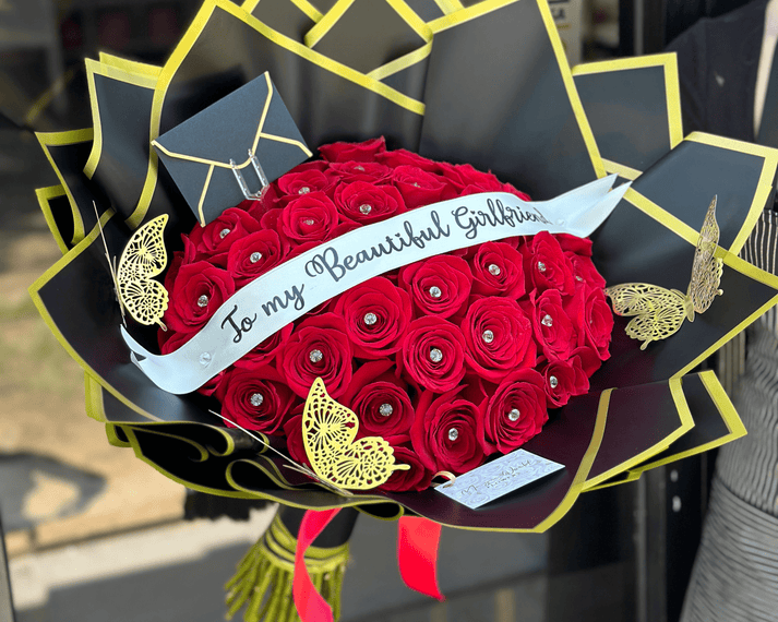 Ramo Buchon - Premium Hand Bouquet of Red Roses – Magic World Flowers
